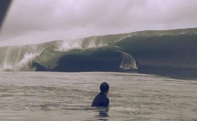 Teahupoo, code rouge - Beachbrother Magazine