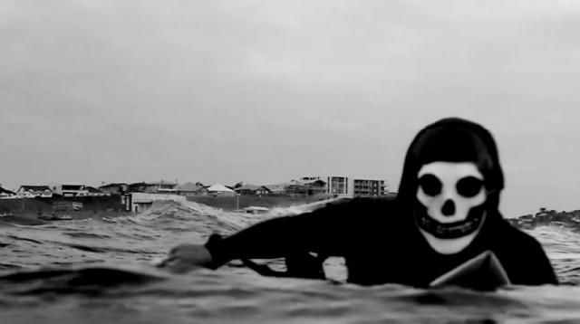 Halloween - Scary surfer - Beachbrother Magazine