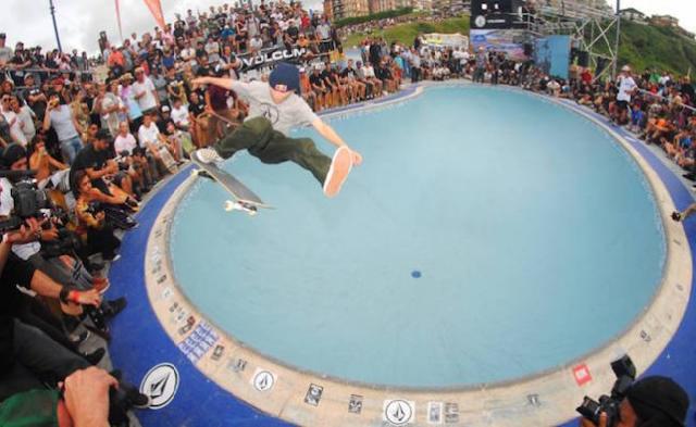 CJ Collins impressionne (encore) dans le Pays Basque ! - Beachbrother ...