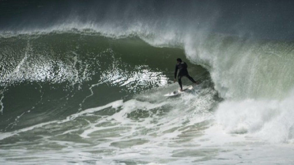 J-Bay révèle une nouvelle fois sa puissance - Beachbrother Magazine