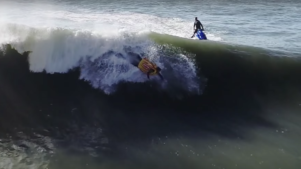 Une toute autre façon d'aborder Nazaré... - Beachbrother Magazine